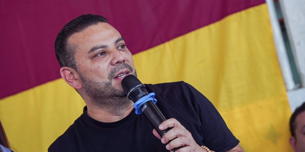 Alexander Castro: el gallo tapado de la Casa Barreto - A La Luz Pública ...